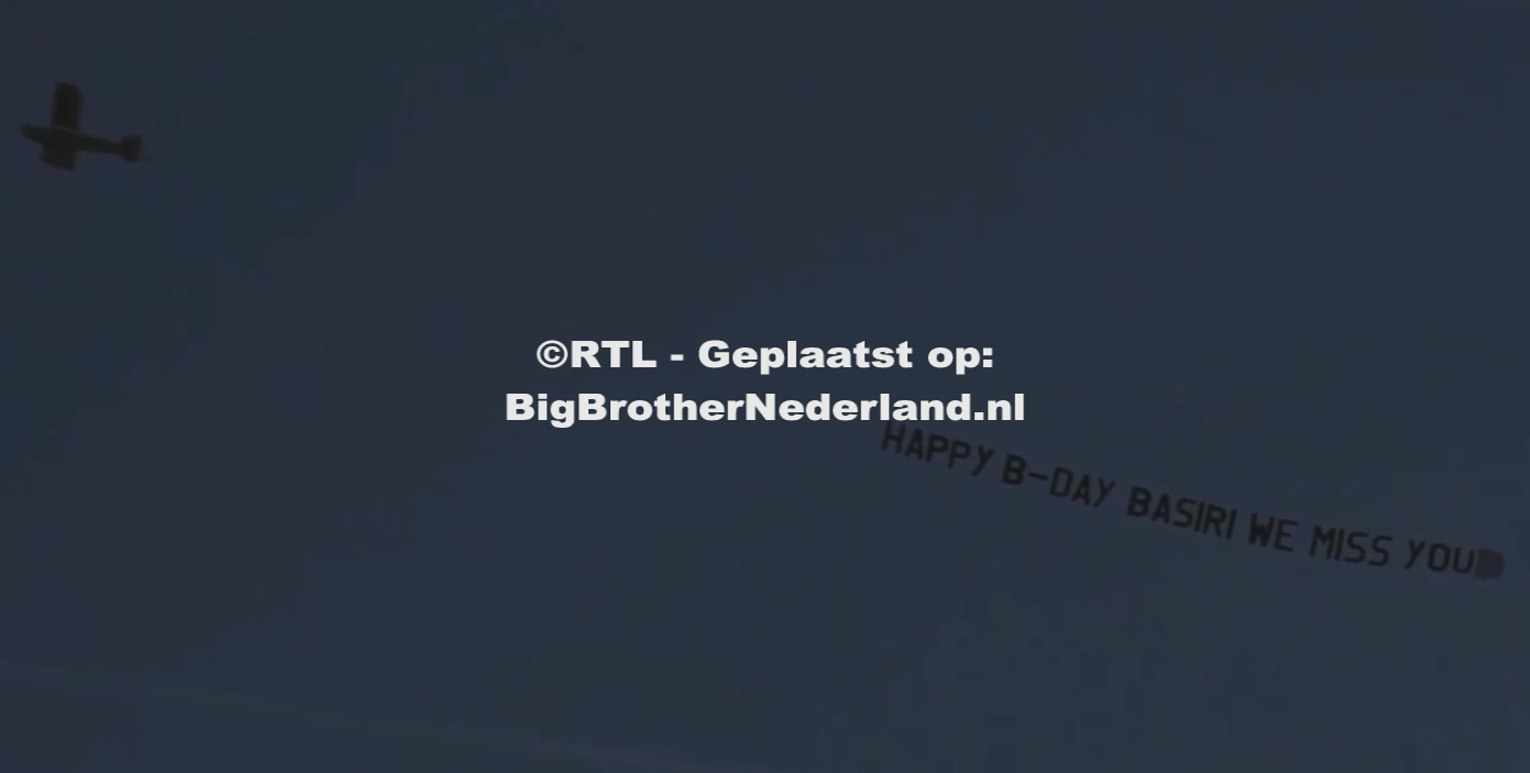 Basiri wordt verrast door een vliegtuigje met een boodschap - Big ...