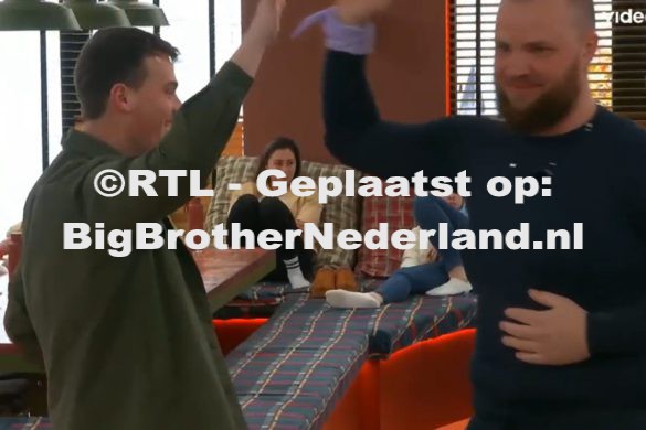 Jeffrey en Jolien hebben het heel gezellig tot diep in de nacht, er volgt een kusje - Big ...