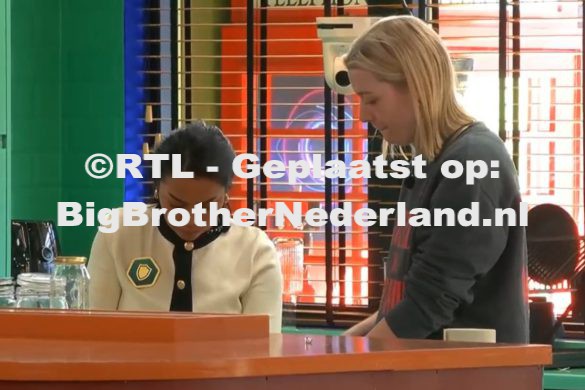 Eva arriveert in het Big Brother huis en maakt kennis met de groep ...